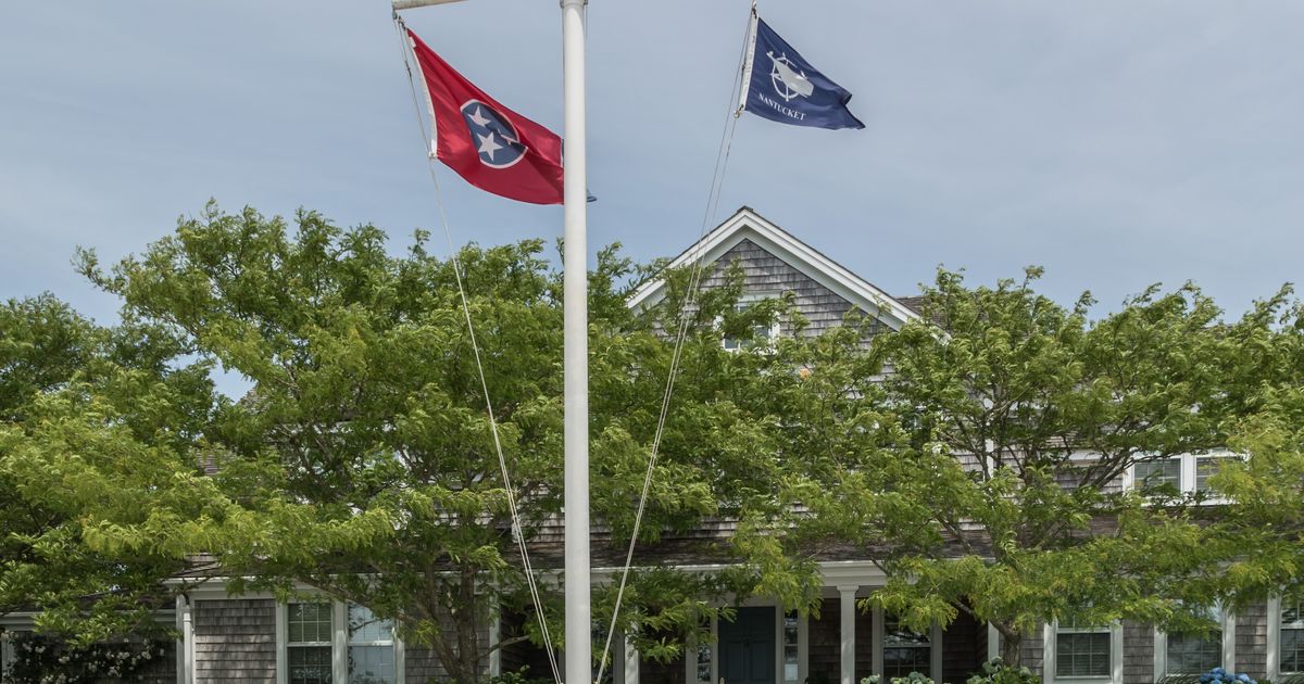 6 Capaum Pond Rd - Nantucket Vacation Rental | Lee Real Estate